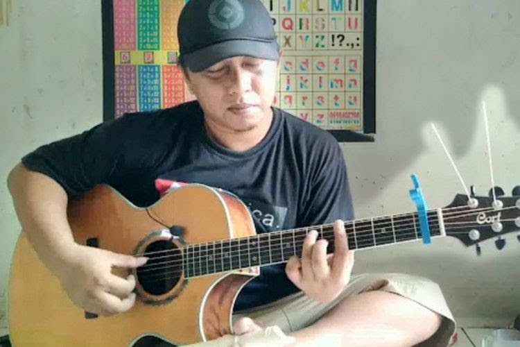 Mengenal Alif Gustahiyat, Gitaris Kampung dengan Pengemar 300Juta dari ...