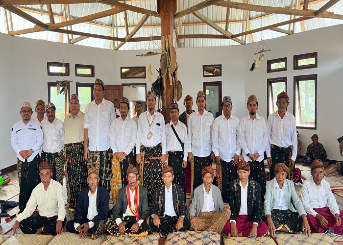 Hadiri Upacara Adat Penti, Warga Poco Leok Sambut Hangat Perwakilan PLN